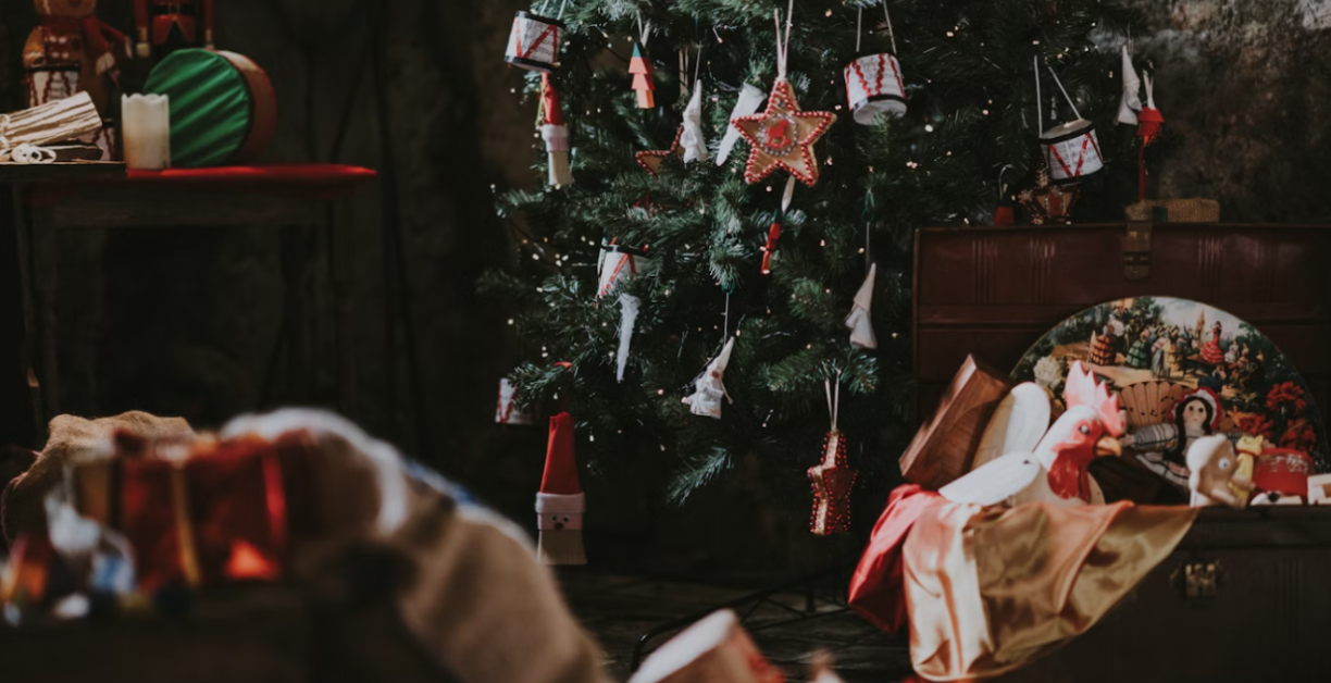 The Decades-Old Debate: Real vs. Fake Trees – The Thunderbolt